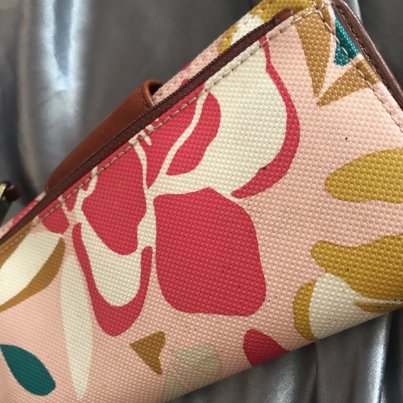 Fossil | Bags | Preowned Floral Fossil Leather Large Snap Wallet | Poshmark